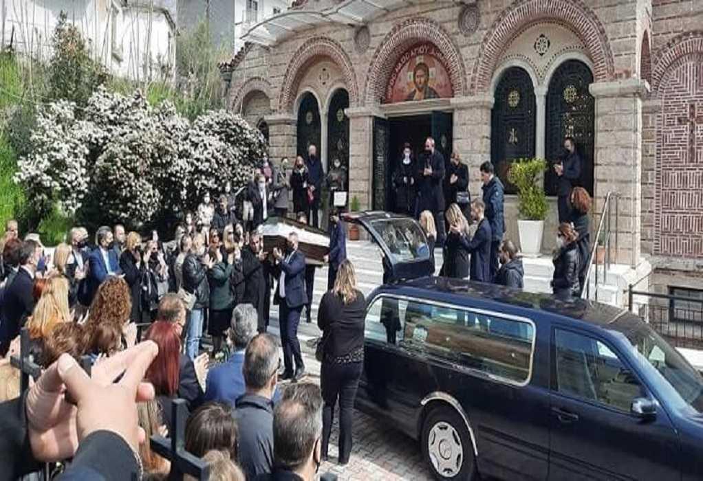 Ανείπωτη θλίψη στην κηδεία του 11χρονου Βασίλη στις Σέρρες - Πλήθος ...