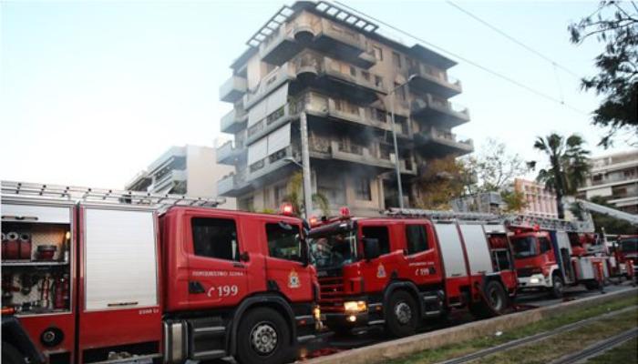 Πυρκαγιά στην Νέα Σμύρνη: Απεγκλωβίστηκε βρέφος στο διαμέρισμα πάνω από ...
