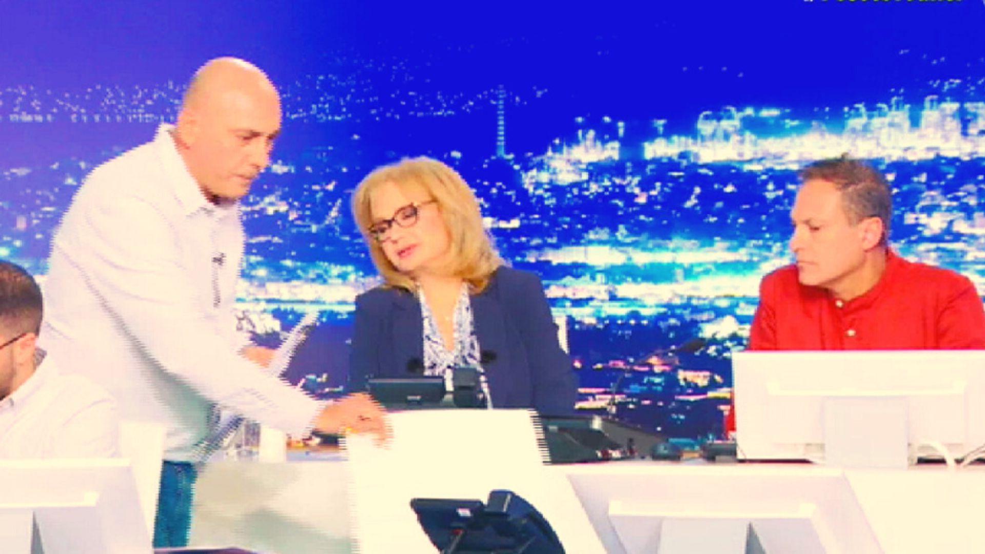 «Φως στο Τούνελ»: Τα έβαλε με τον σκηνοθέτη της η Νικολούλη – «Τι θες ...